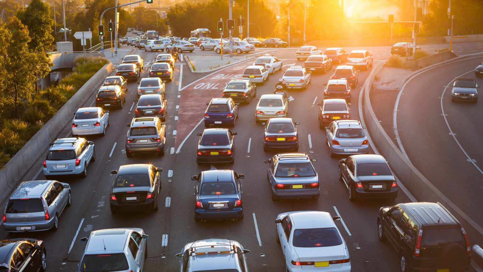 How to Stay in Your Lane While Driving - Automotive News