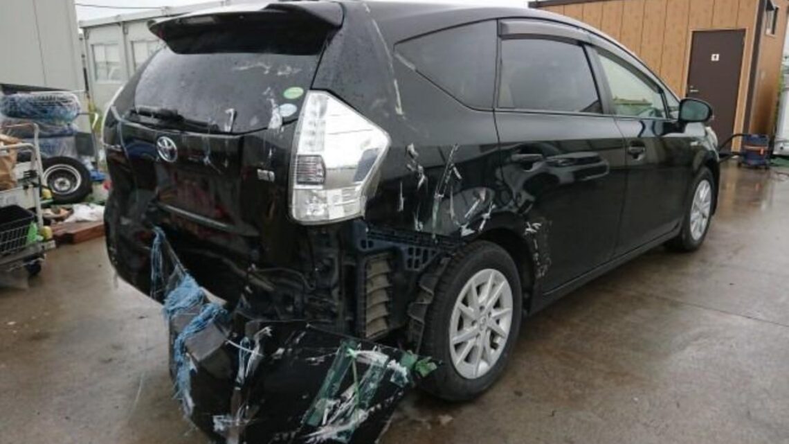 Toyota Prius Alpha Overview, Engine, Interior and Specifications