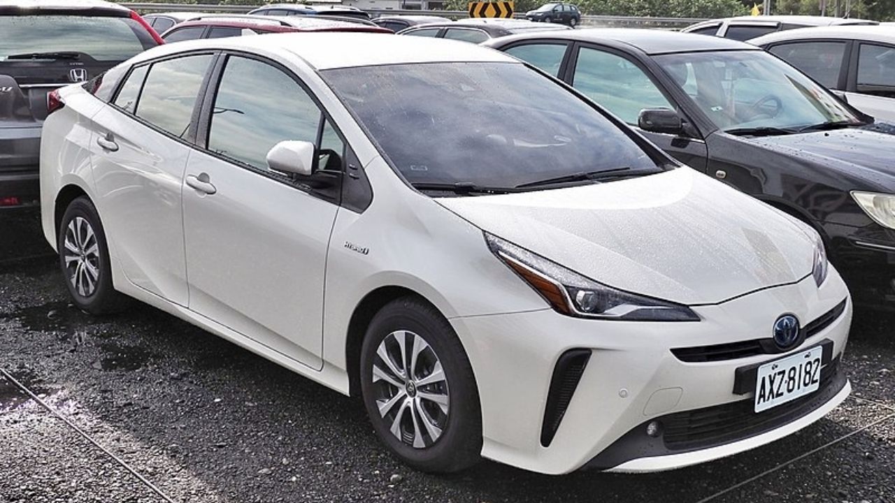 Toyota Prius Hybrid Success, Exterior, Interior and Specifications